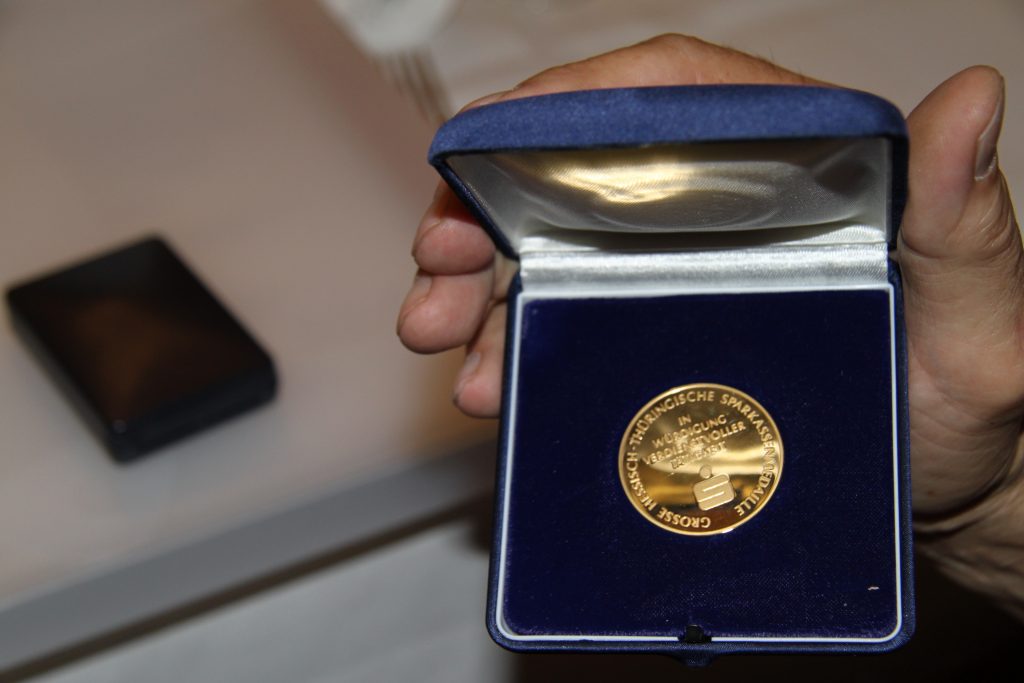 Verleihung der großen Hessisch-Thüringischen Sparkassenmedaille an ...